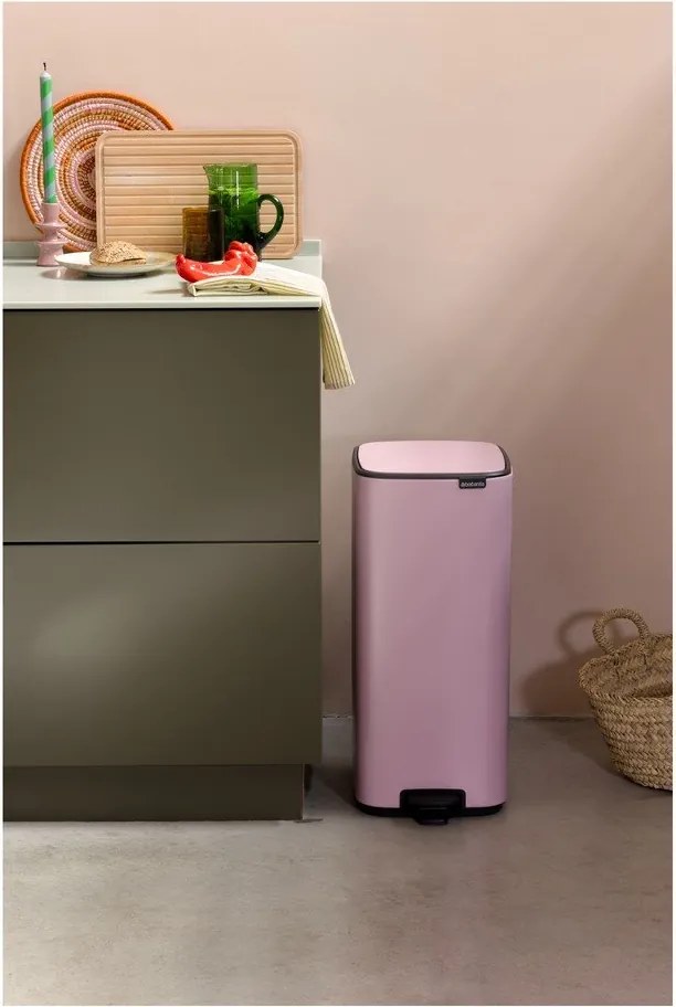 Růžový nášlapný ocelový odpadkový koš 30 l Bo – Brabantia
