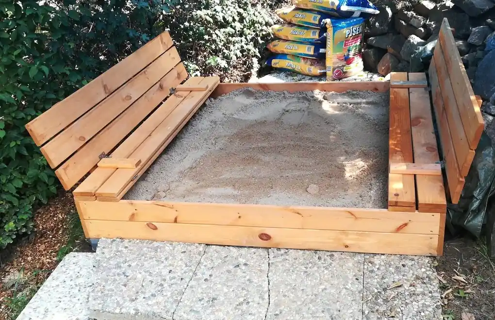 Ourbaby pískoviště borovicové impregnované lavičkami 140x140x20 cm | BIANO