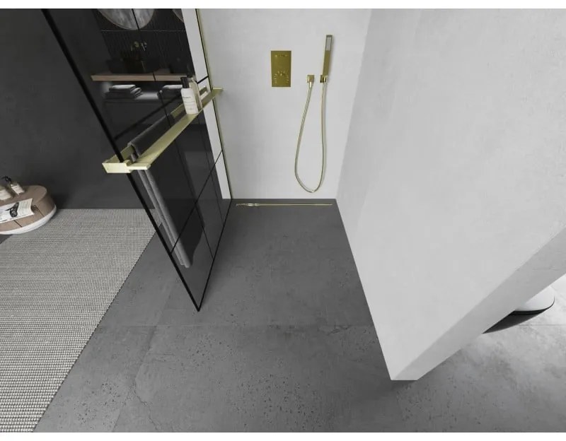 Mexen Kioto+, sprchová zástěna Walk-In s poličkou a věšákem 120 x 200 cm, 8mm čiré sklo černý vzor, zlatý matný profil, 800-120-121-55-77