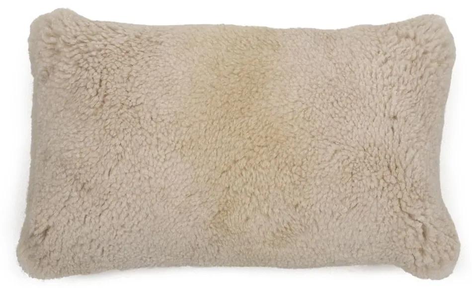 Bílo béžový podlouhlý polštář z ovčí kůže - 50*30*15cm
