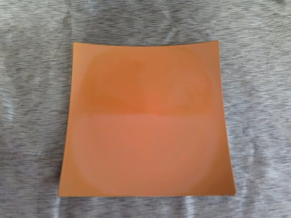 Talíř dekorační oranžový 28cm čtverec plast