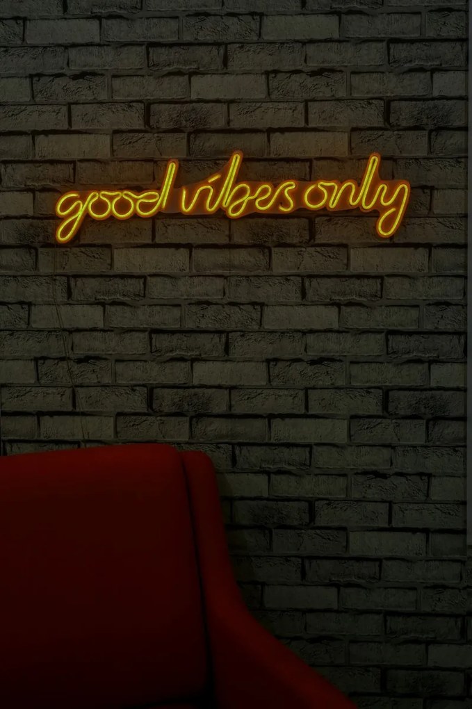 Nástěnná neonová dekorace Good Vibes Only žlutá