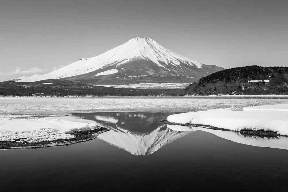 Samolepící fototapeta japonská hora Fuji v černobílém - 225x150 cm