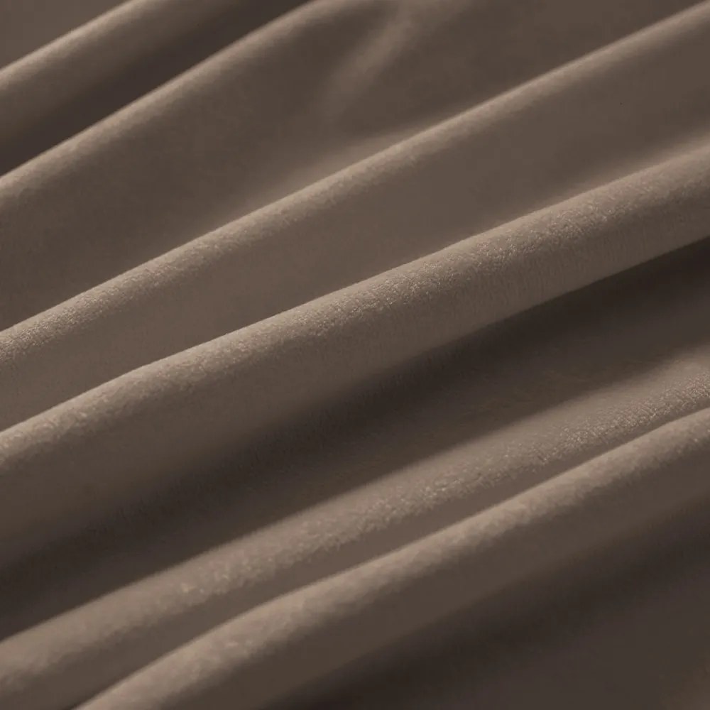 Biante Sametový závěs Velvet Premium SVP-005 Světle hnědý - šířka 135 cm 135x180 cm