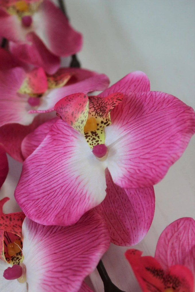 Růžová umělá dvoustonková orchidej 67cm