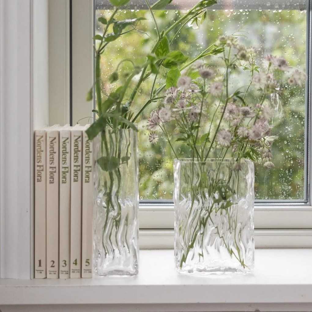 Storefactory Skleněná váza Bokebo 18 cm, čirá barva, sklo