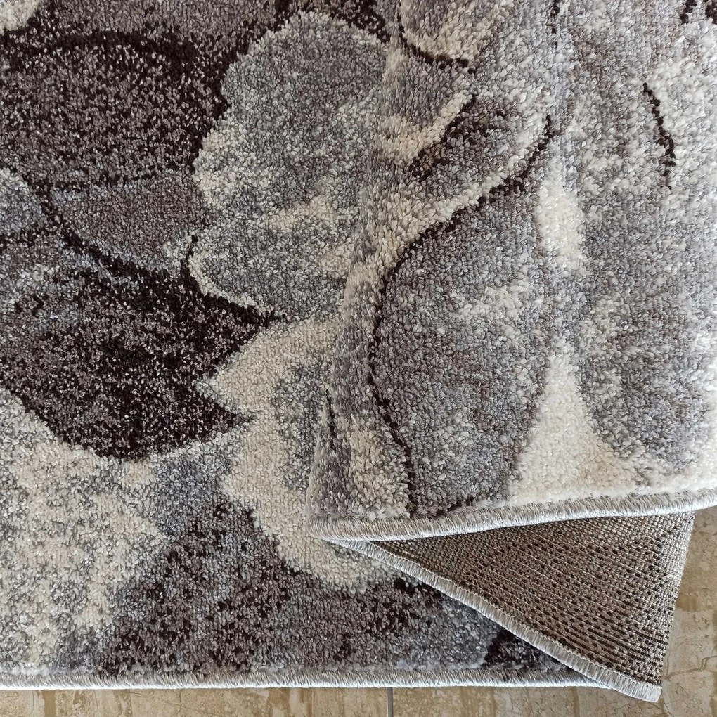 DY Šedý koberec s květinovým vzorem Panamero 16 Rozměr: 60x100 cm