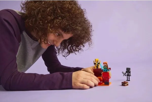 LEGO® Minecraft 21266 Lávová bitva v Netheru