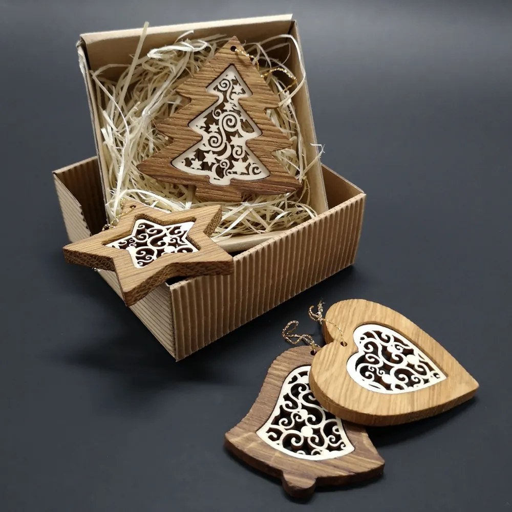 AMADEA Vánoční set 4 druhů dřevěných ozdob z masivu s vkladem - ornament + krabička