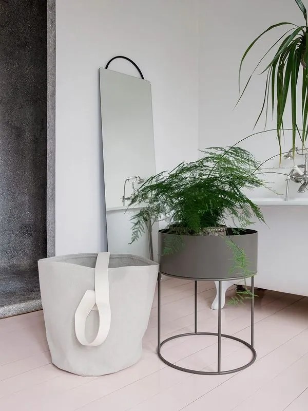 ferm LIVING Stojan na květináč Round Warm Grey, šedá barva, kov