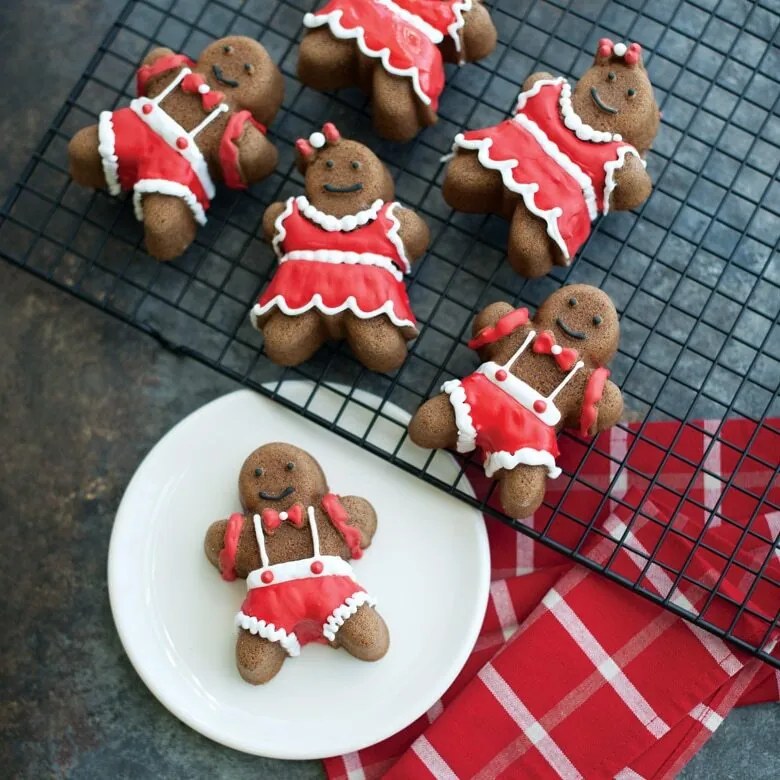 Nordic Ware minibábovkový plát s 6 formičkami Gingerbread Kids, stříbrná 4,5 cup, 86948