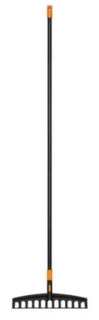 Černé hliníkové univerzální hrábě s násadou Fiskars Solid, šířka 41 cm