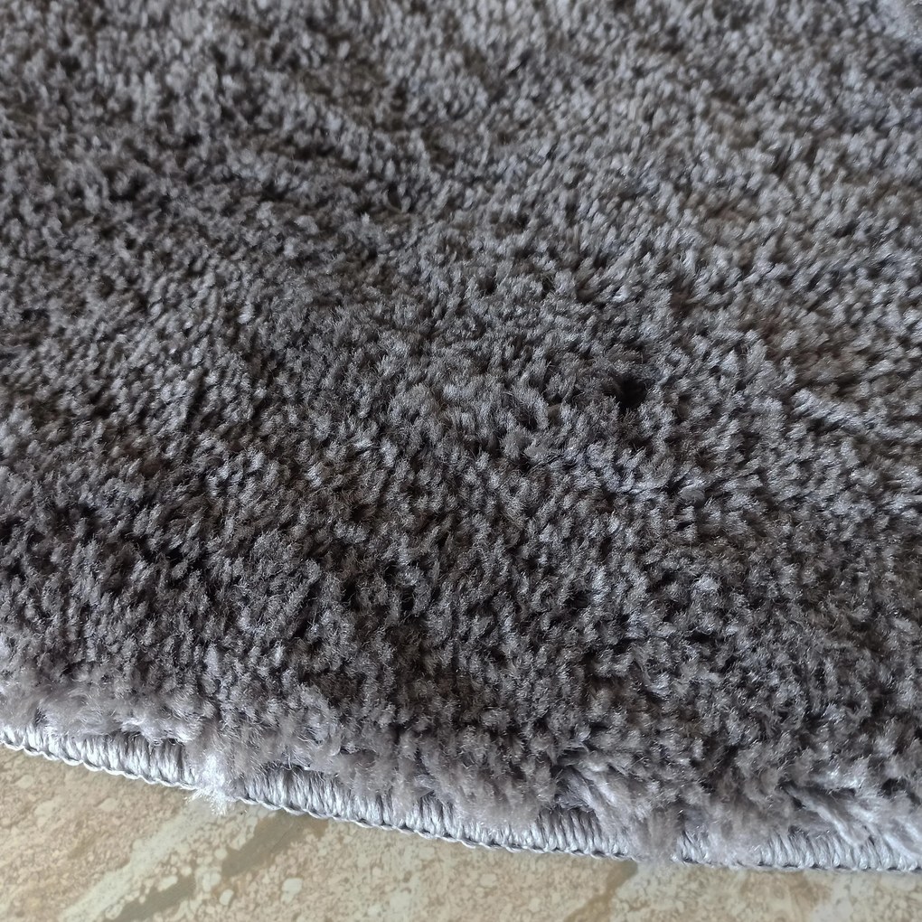 DY Kulatý antracitový huňatý koberec Kamel Rozměr: 60 cm