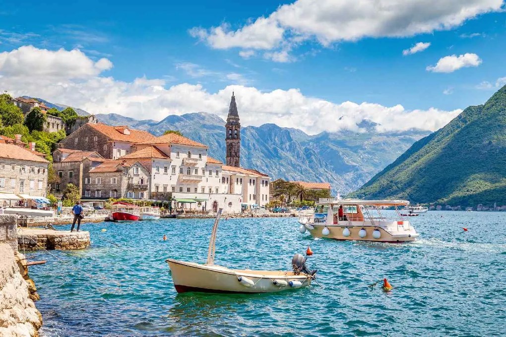 DIMEX | Samolepicí vliesová fototapeta na zeď Historické město Kotor MA-5-2047 | 375 x 250 cm | modrá, bílá, krémová, hnědá