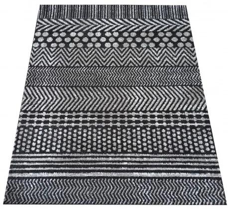 Designový koberec v šedé barvě s jemnými vzory