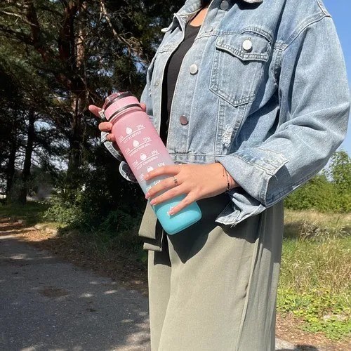 Motivační láhev na vodu 1000 ml, modrorůžová Trizand 24497