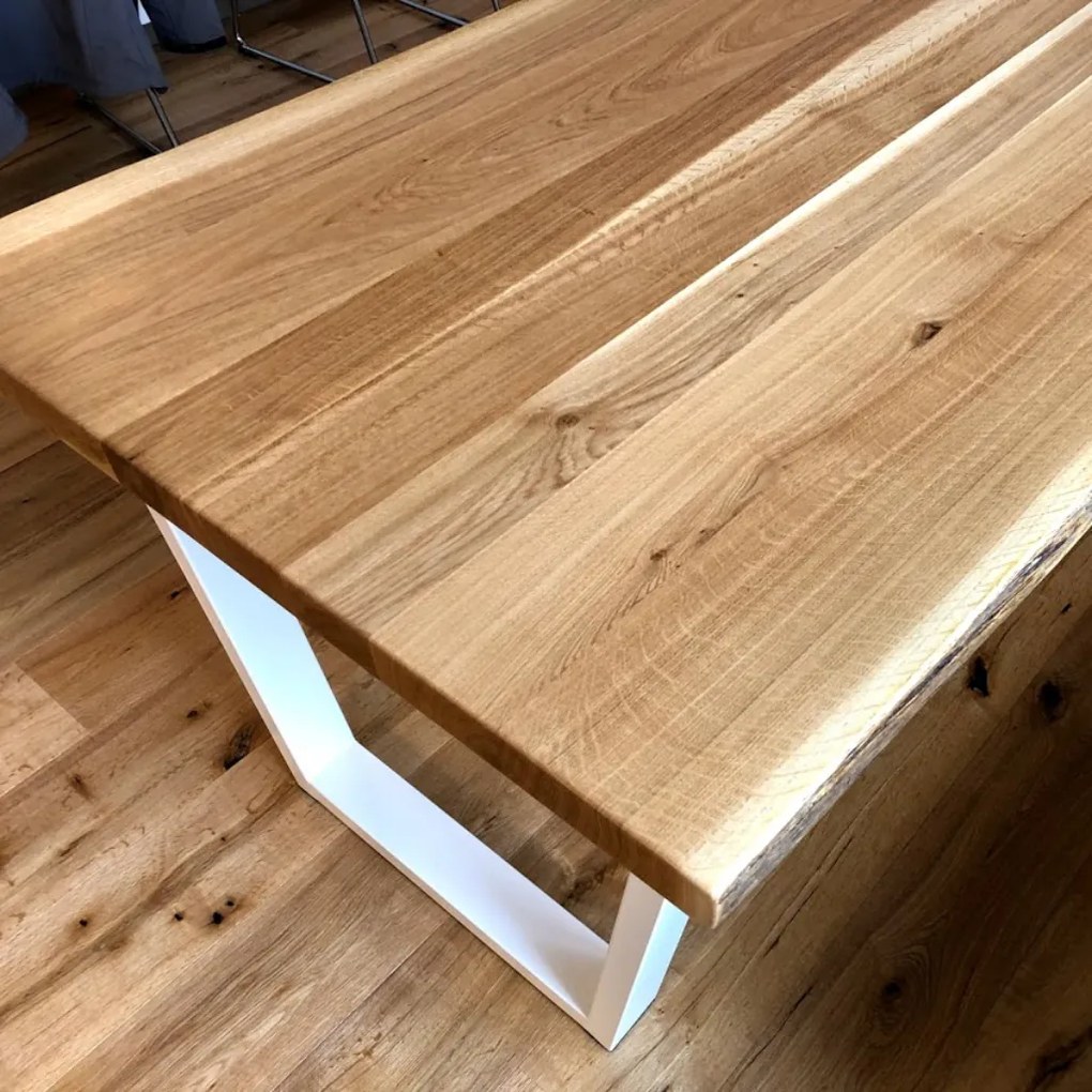 KULHÁNEK Designový stůl s rustikální hranou a zkosenou podnoží Velikost desky: 250x90 cm, Odstín podnože: antracit - RAL 7016