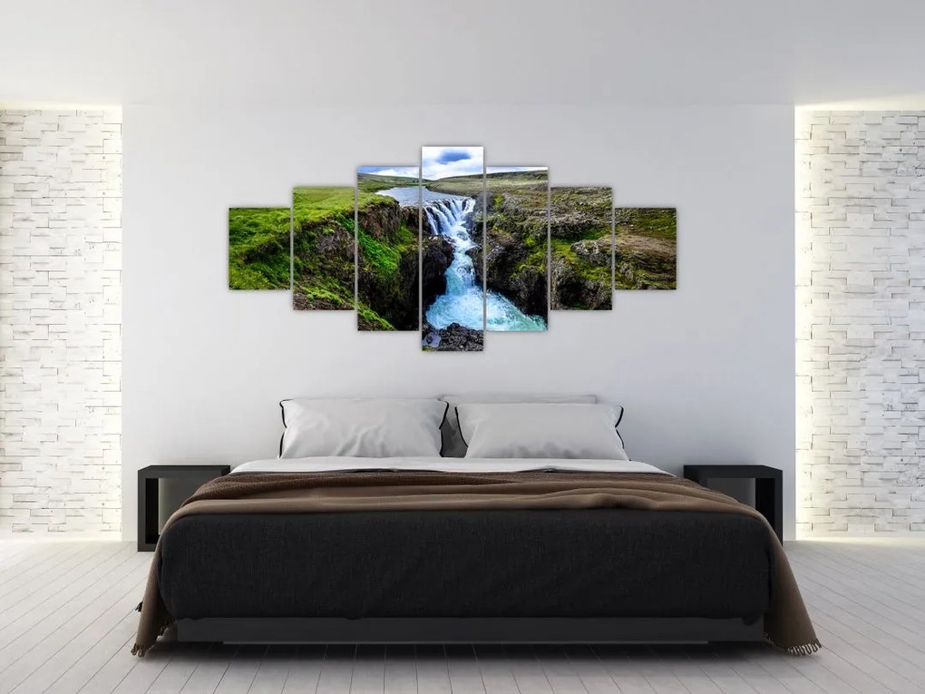 Obraz vodopádu mezi skalami (210x100 cm)