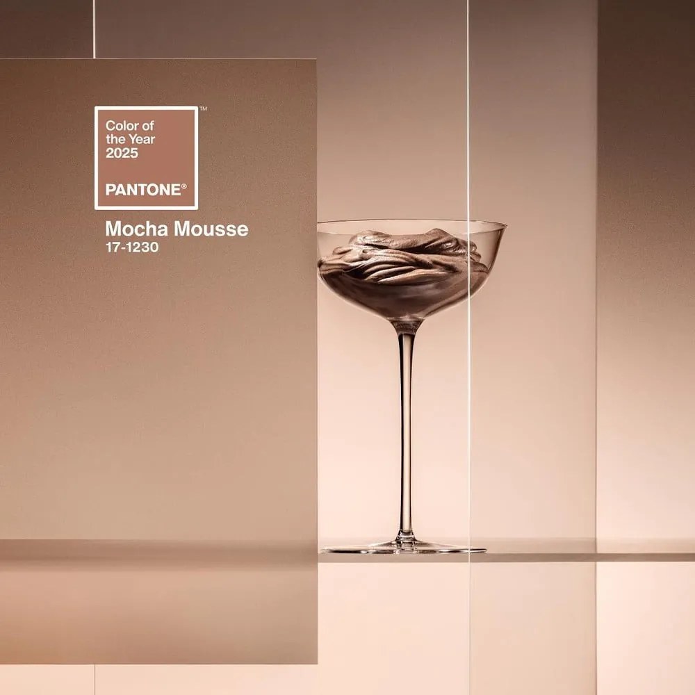 Světle hnědý porcelánový hrnek 375 ml Mocha Mousse 17-1230 – Pantone