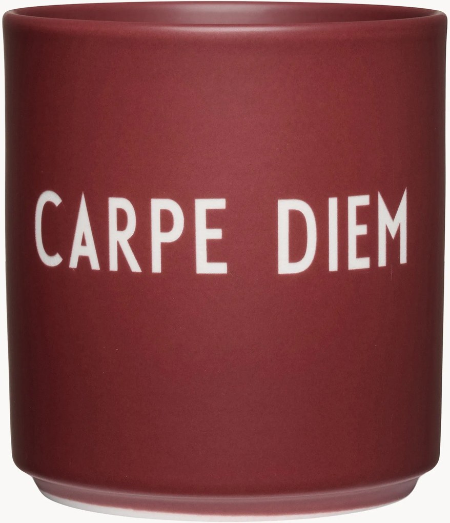 Hrnek's nápisem Favourite Carpe Diem