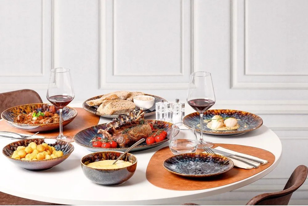 Hnědý hluboký porcelánový talíř ø 21 cm Resto – BonBistro