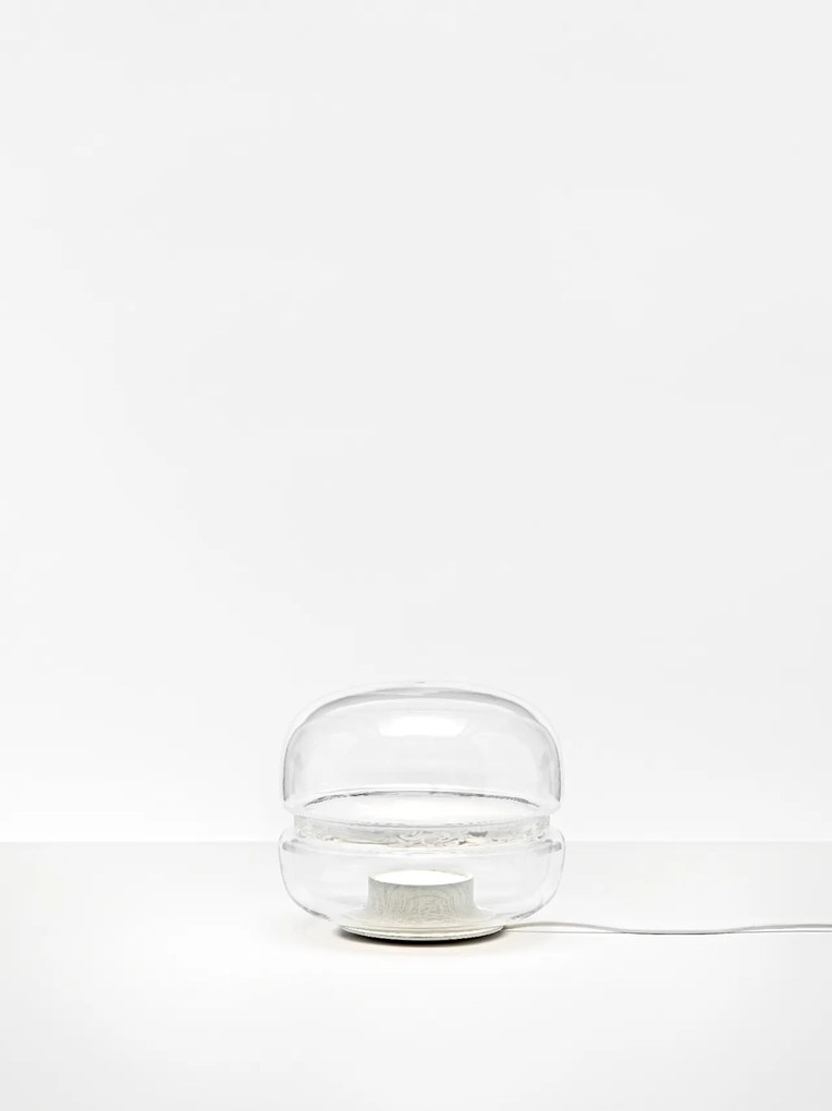 Designová stolní lampa Brokis Macaron S, PC1038 Barva skla: Šedá kouřová - transparentní sklo, Základna: Dub evropský - bíle mořený (CSFB1575), Disk: BROKISGLASS - kouřově šedá mat (CSOP1577)