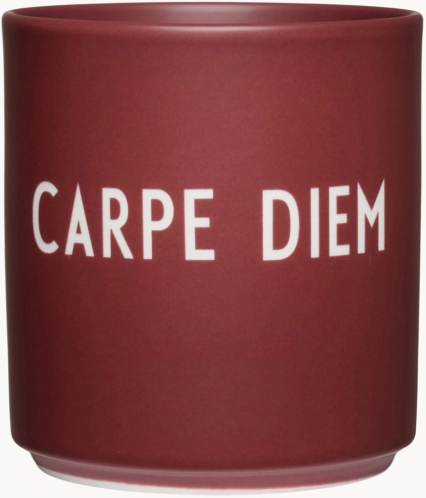 Hrnek's nápisem Favourite Carpe Diem