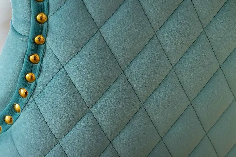 Designová židle Queen Lví hlava světle modrý samet