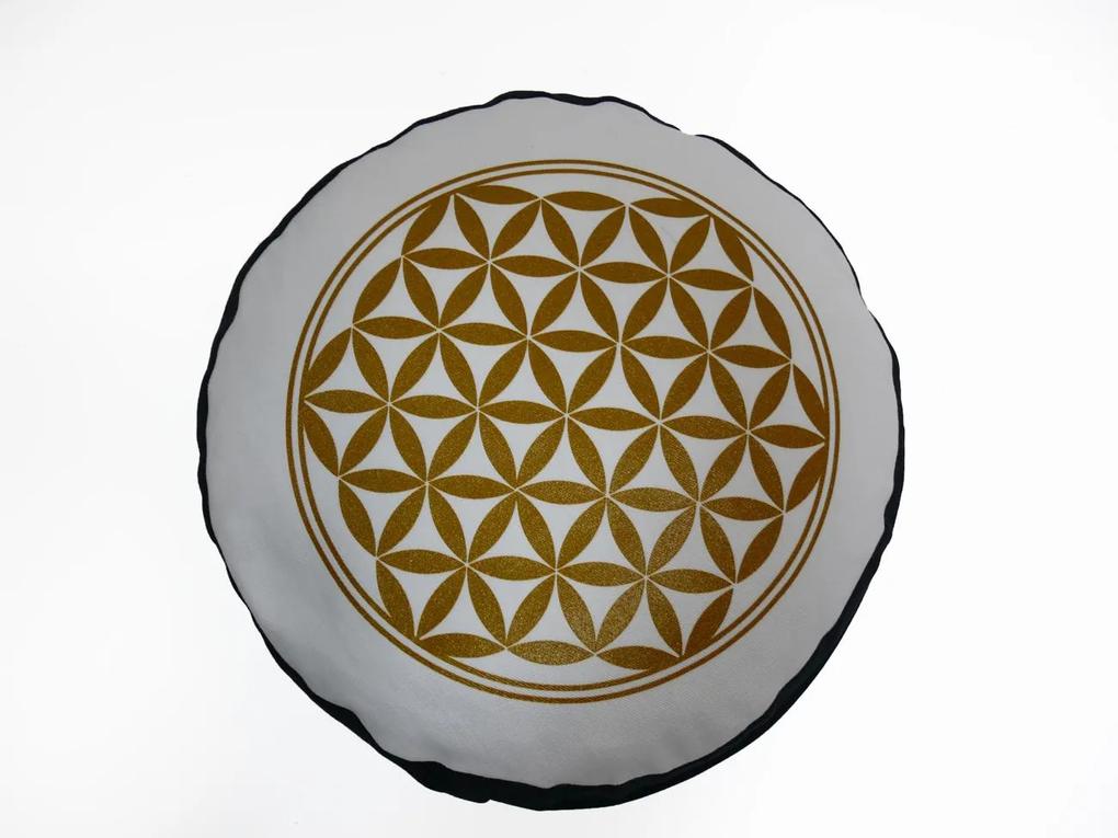 S radostí - vlastní výroba Meditační polštář se zlatým Květem života - bílo černý Velikost: ∅30 x v12 cm