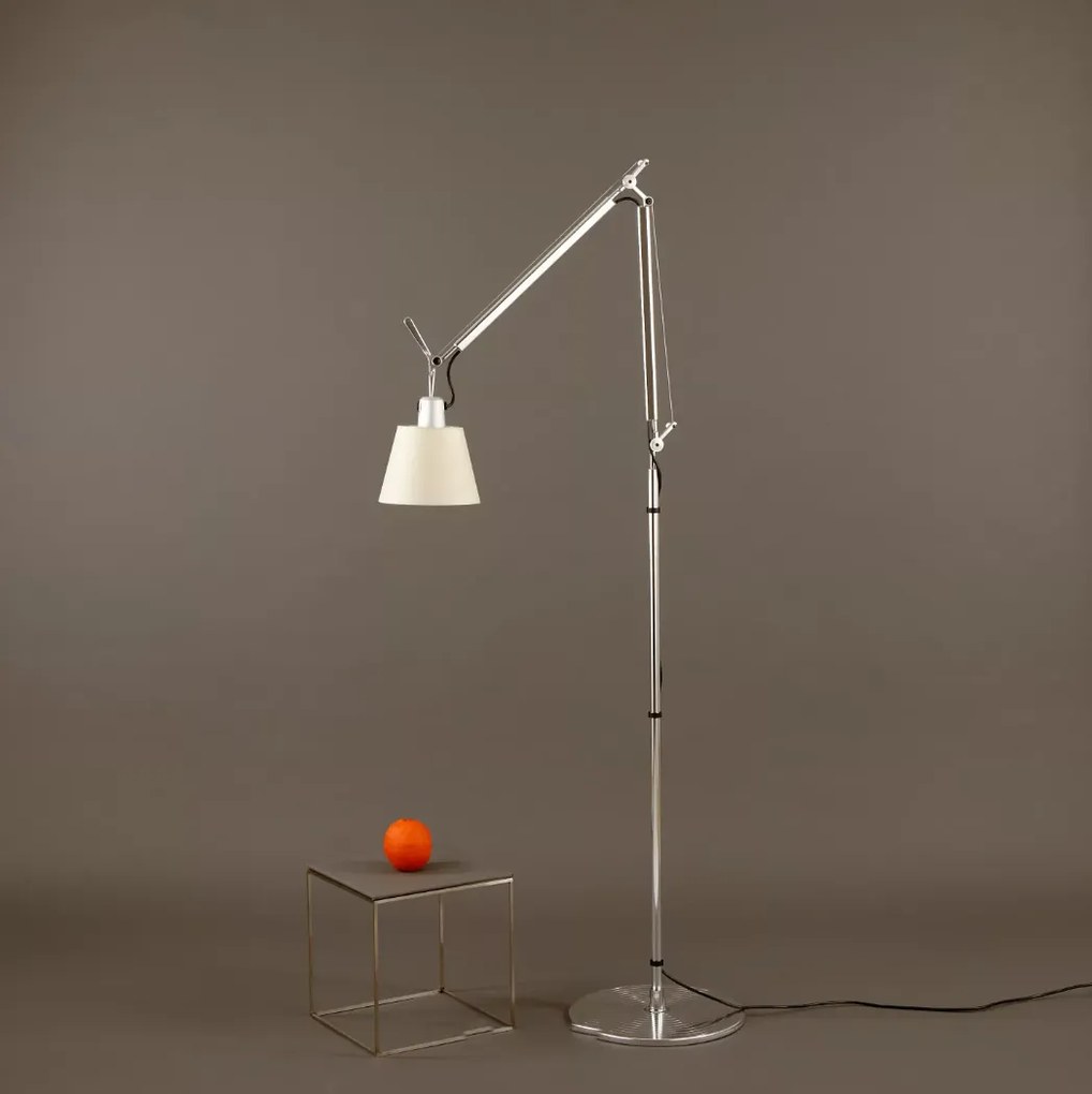 Artemide Tolomeo Basculante 180 Terra, stojací lampa s vypínačem, pergamenové stínítko, 1x46W E27, výška 103-170cm