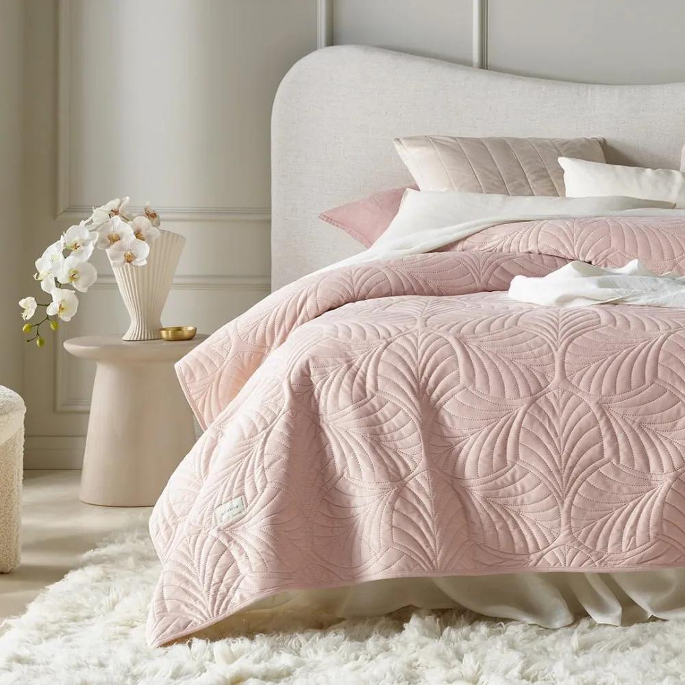 Světle růžový velurový přehoz na postel <x>Feel 220 x 240 cm