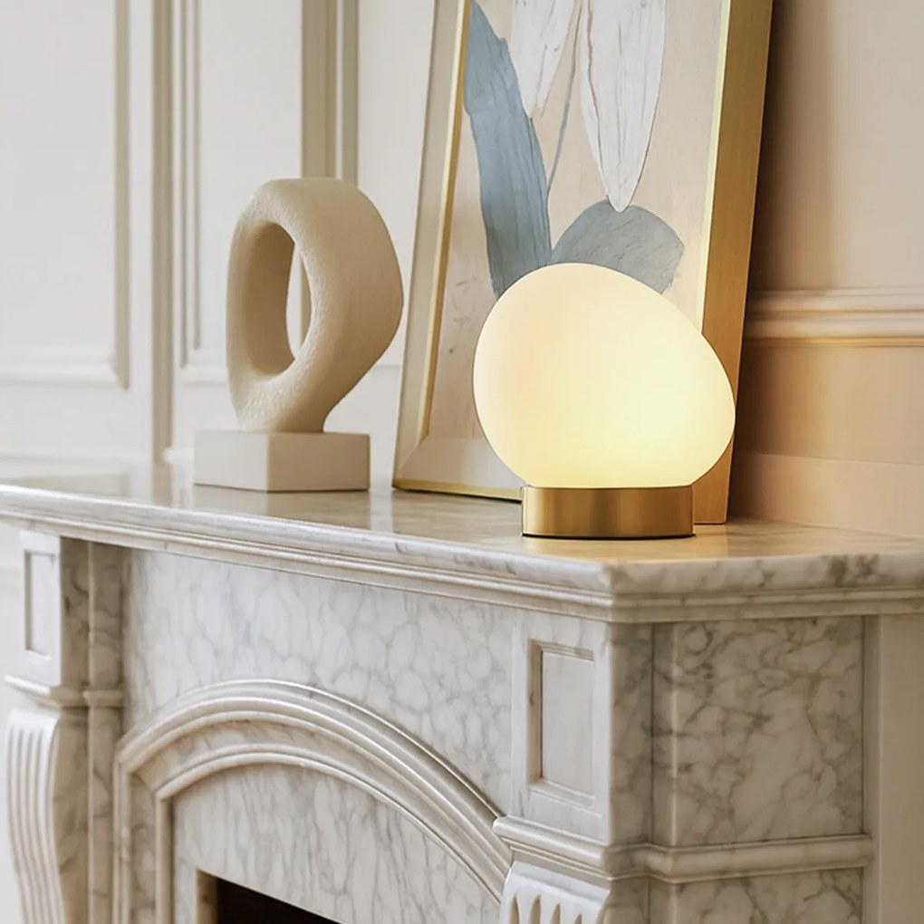 Designová stolní lampa mosazná s opálovým sklem - Sally