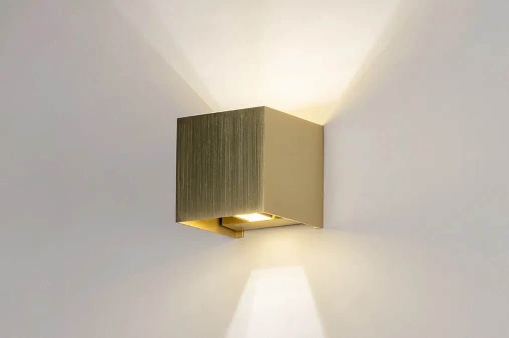 Nástěnné LED svítidlo do obýváku Frontal Gold