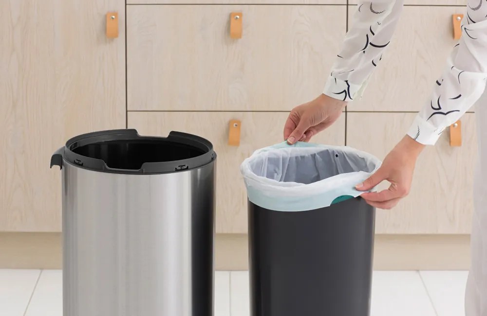 Brabantia Touch Bin NEW 30L metalická šedá