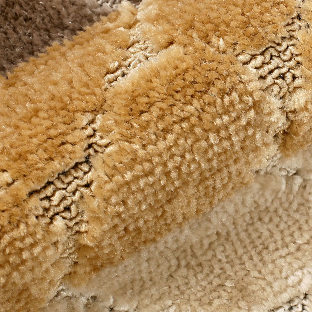 Goldea koupelnová předložka / kobereček s vyšším chlupem a výkrojem 50x40 cm - béžové pruhy 50 x 40 cm