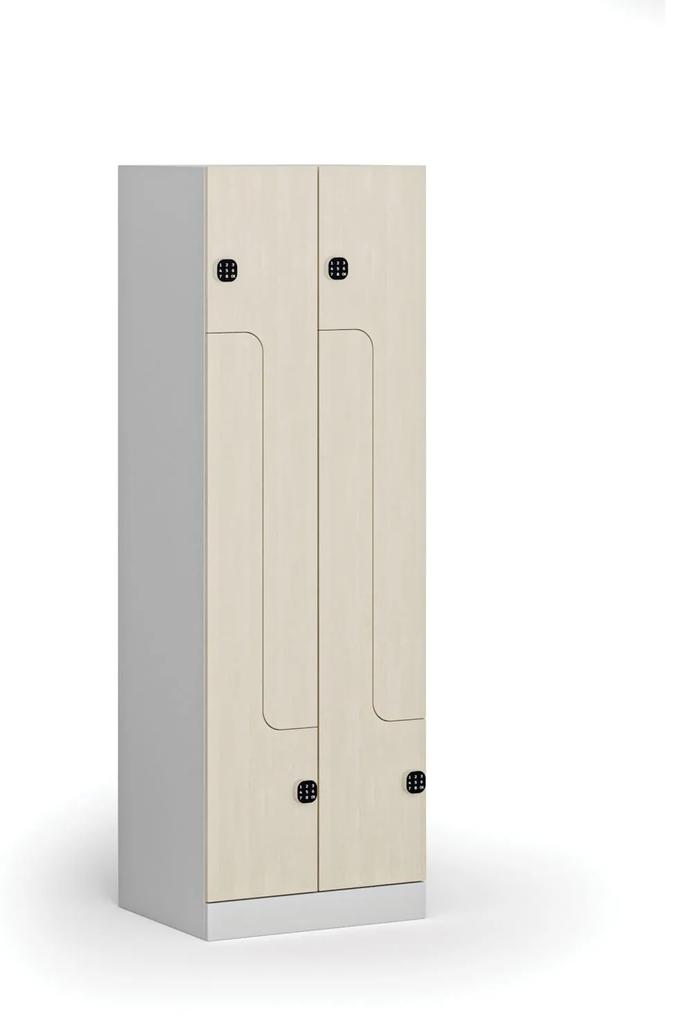 Kovová šatní skříňka Z, 4 oddíly, 1850 x 600 x 500 mm, kódový zámek, laminované dveře, dub přírodní