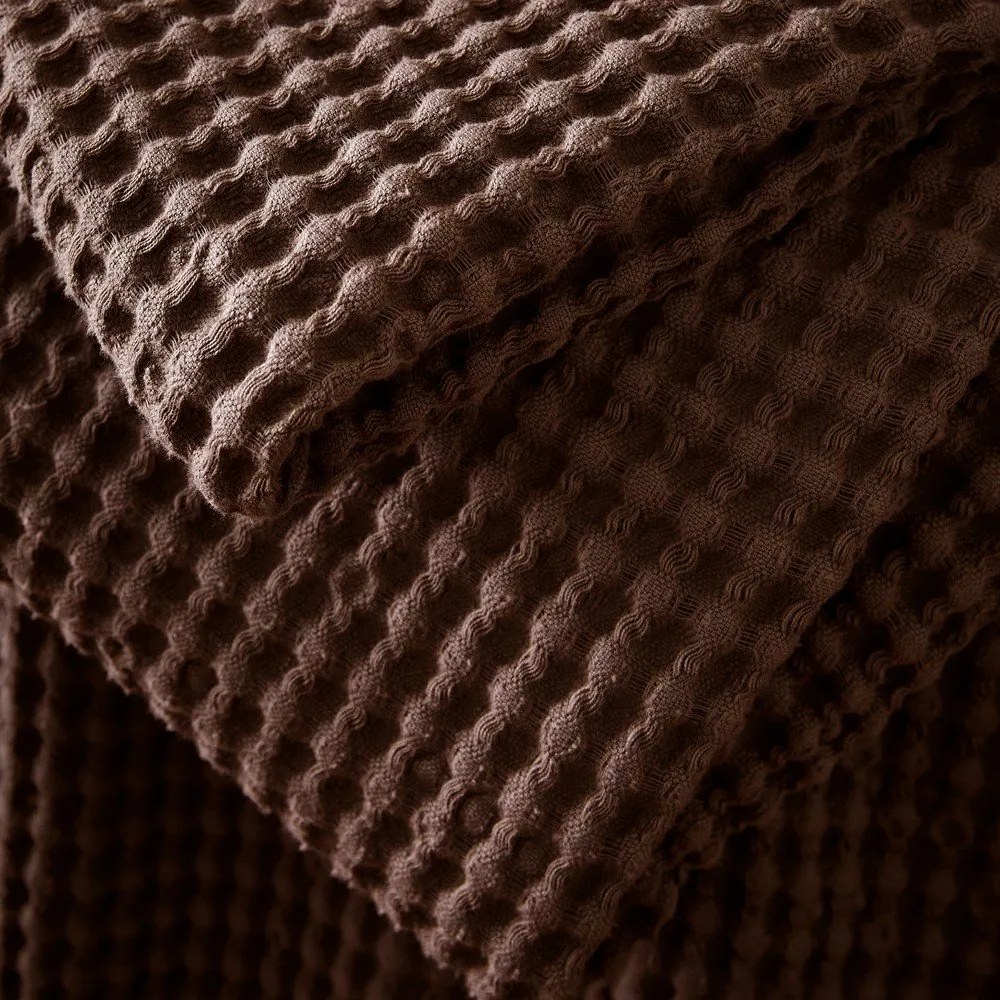 Tmavě hnědá bavlněná deka 150x200 cm Jaipur Chunky Waffle – Pineapple Elephant
