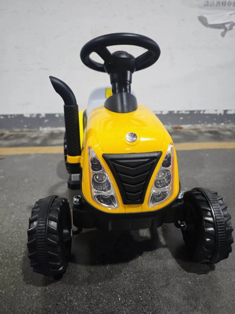 AIYAPLAY Elektrický dětský traktor s odnímatelným přívěsem, sedací traktor s lithiovou baterií, pedál na nohy, hudba, klakson, světlo, žlutá