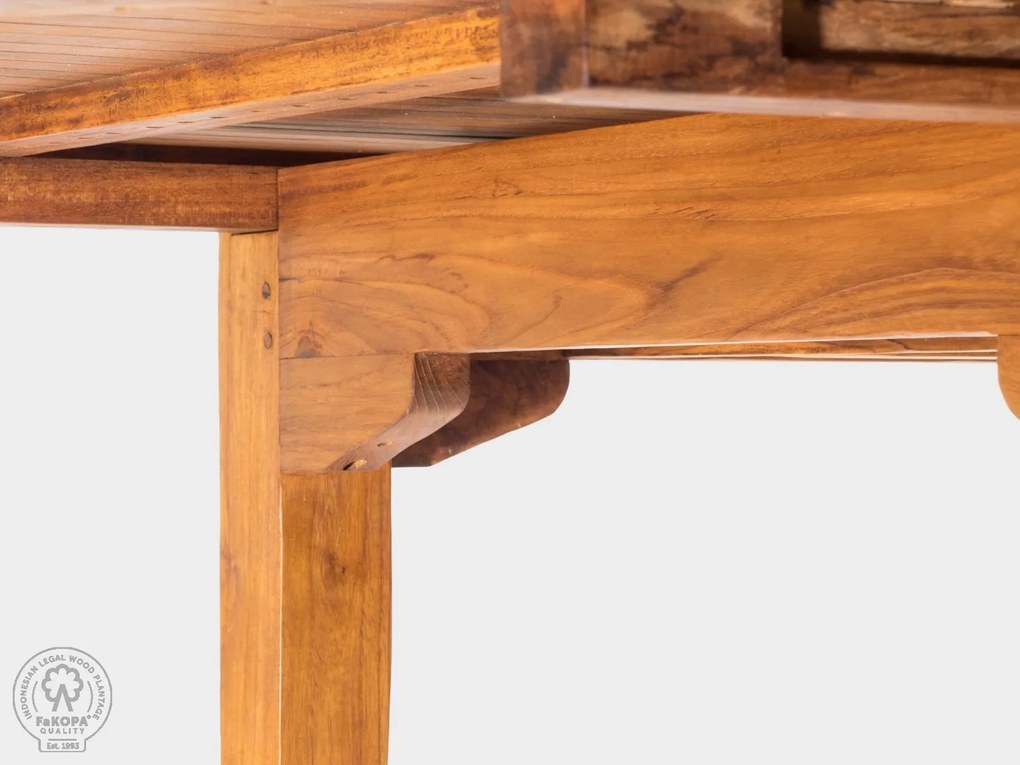 FaKOPA Oválný jídelní stůl z masivního dřeva pro venkovní použítí Chantelle