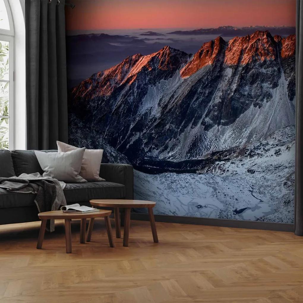Fototapeta Zimní horská krajina - východ slunce nad skalnatými horami