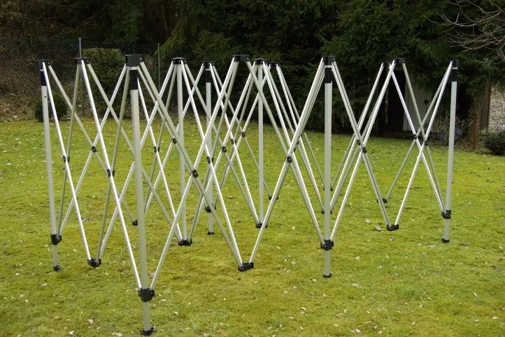 Nůžkový párty stan 3 × 6 m s bočními stěnami, béžový