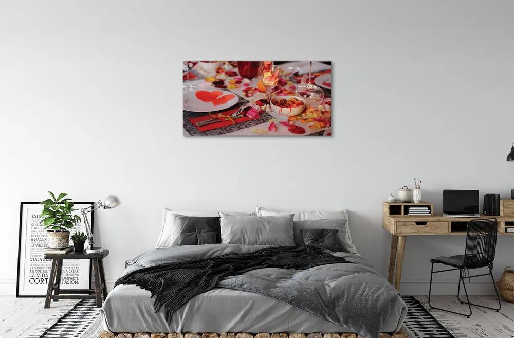 Obrazy na plátně Srdce okvětní lístky růží večeře brýle 120x60 cm