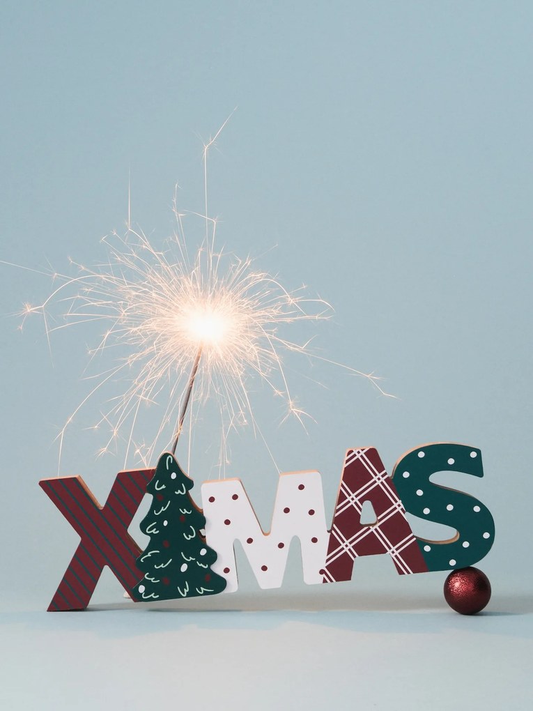 Sinsay - Stojící vánoční dekorace ve tvaru nápisu Xmas s motivem vánočního stromku - vícebarevná
