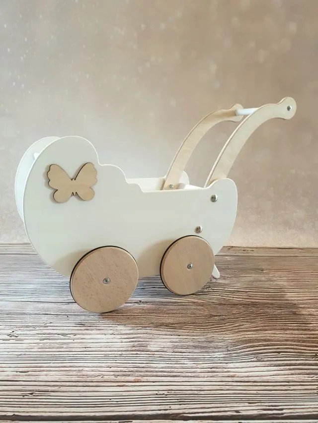 Dřevěný kočárek pro panenky s dekorací bílá + dřevo