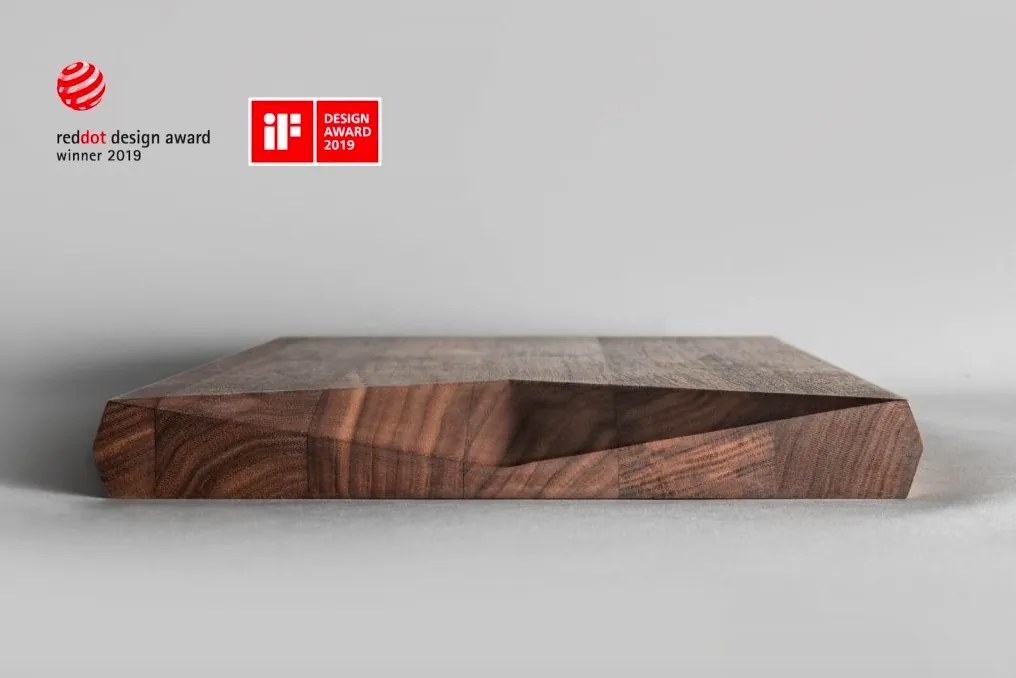 UBRD designové krájecí desky Dřevěné kuchyňské prkénko UBRD Vlajka "L", 40 x 25 x 3 cm