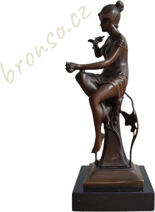 Elegantní bronzová socha ženy s ptáky ve stylu Art Deco – signováno, číslováno