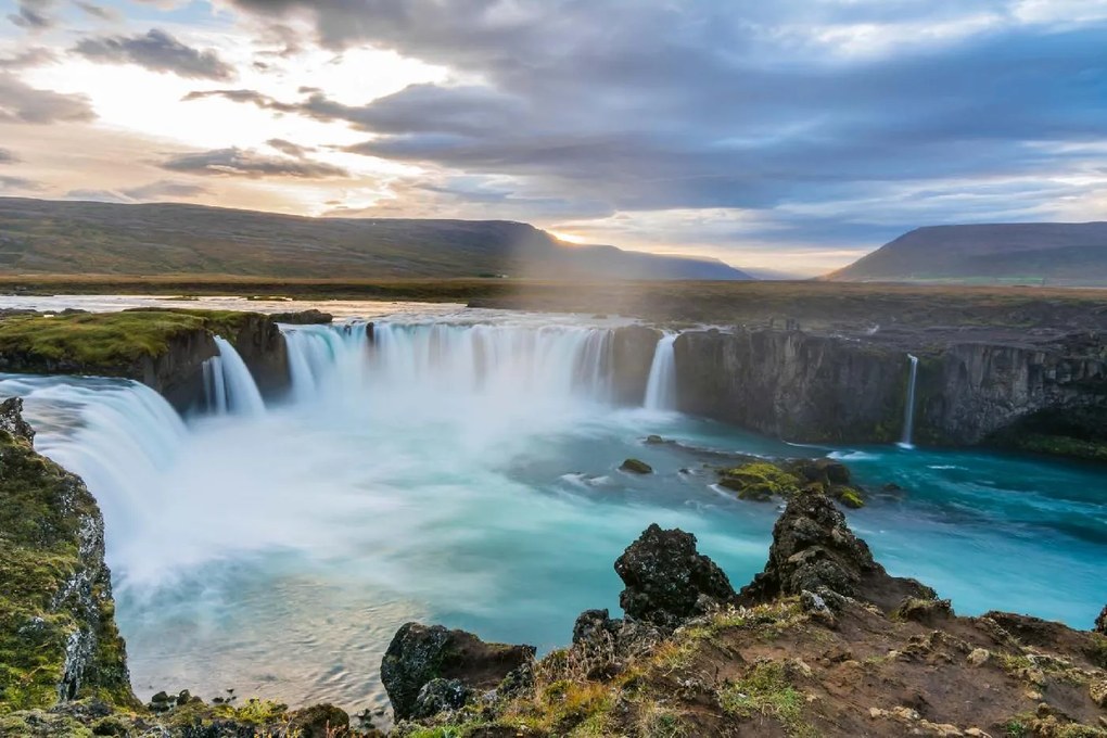 DIMEX | Samolepicí vliesová fototapeta na zeď Vodopád Godafoss MA-5-3192 | 375 x 250 cm | modrá, bílá, šedá