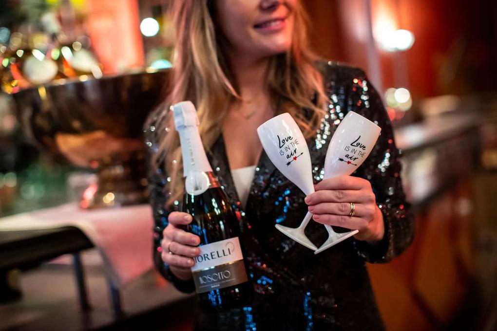 Pohár na šampaňské Cheers s nápisem Save Water Drink Champagne