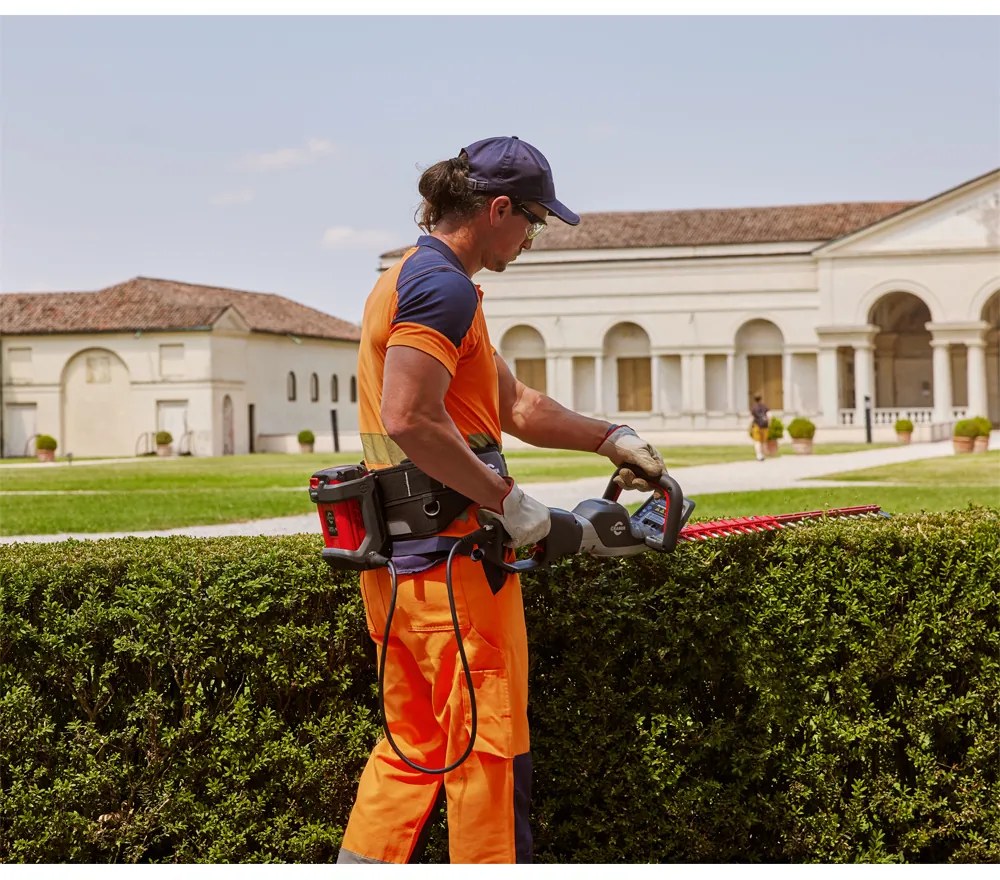 Akumulátorové nůžky na živý plot CRAMER 82HD62 (Dodáváno bez baterie a nabíječky)
