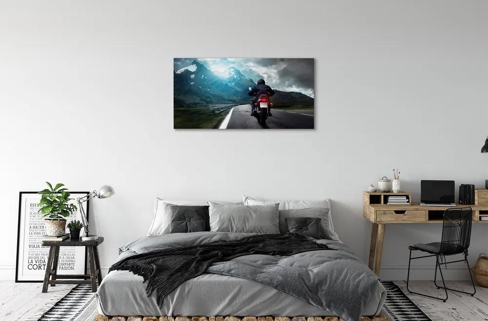 Obrazy na plátně Motocyklu horské silnici muž nebe 120x60 cm